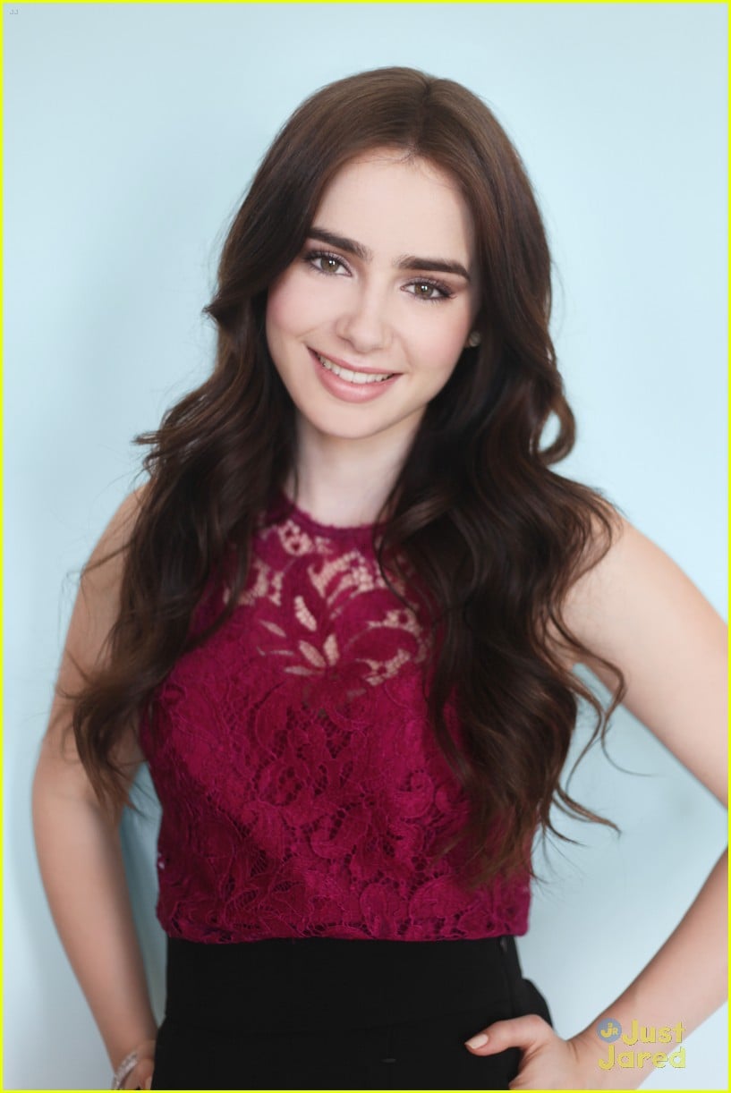 Lily Collins: 'Mirror Mirror' Out TODAY! | Photo 466373 - Photo Gallery ...
