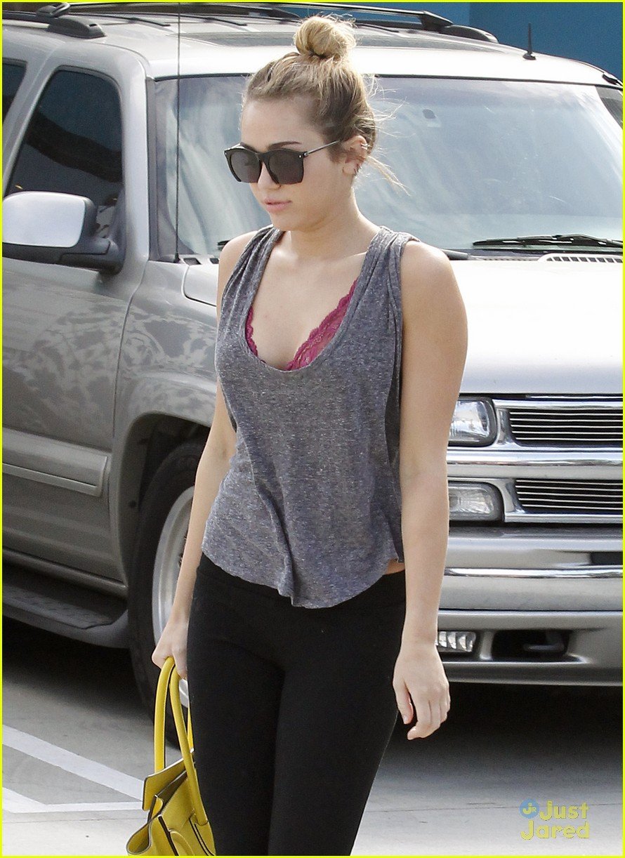 Miley Cyrus' Favorite Part of the Day: Pilates! | Photo 462274 - Photo ...