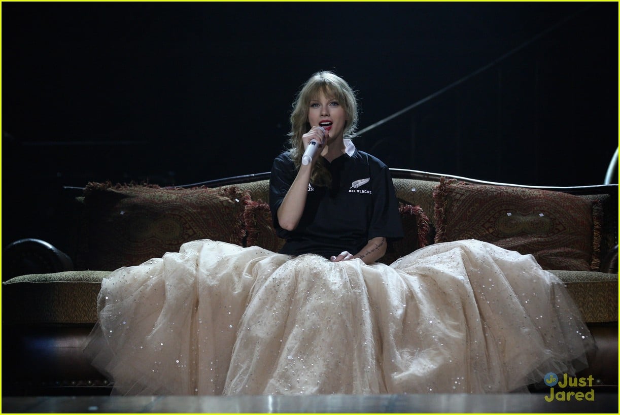 Taylor Swift & B.o.B. Collaboration Coming! | Photo 464651 - Photo ...