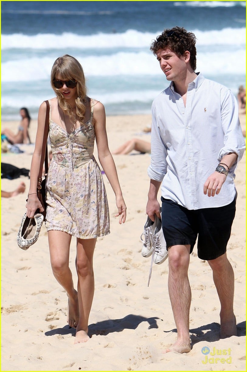 Taylor Swift: Bondi Beach with Brother Austin! | Photo 463474 - Photo ...