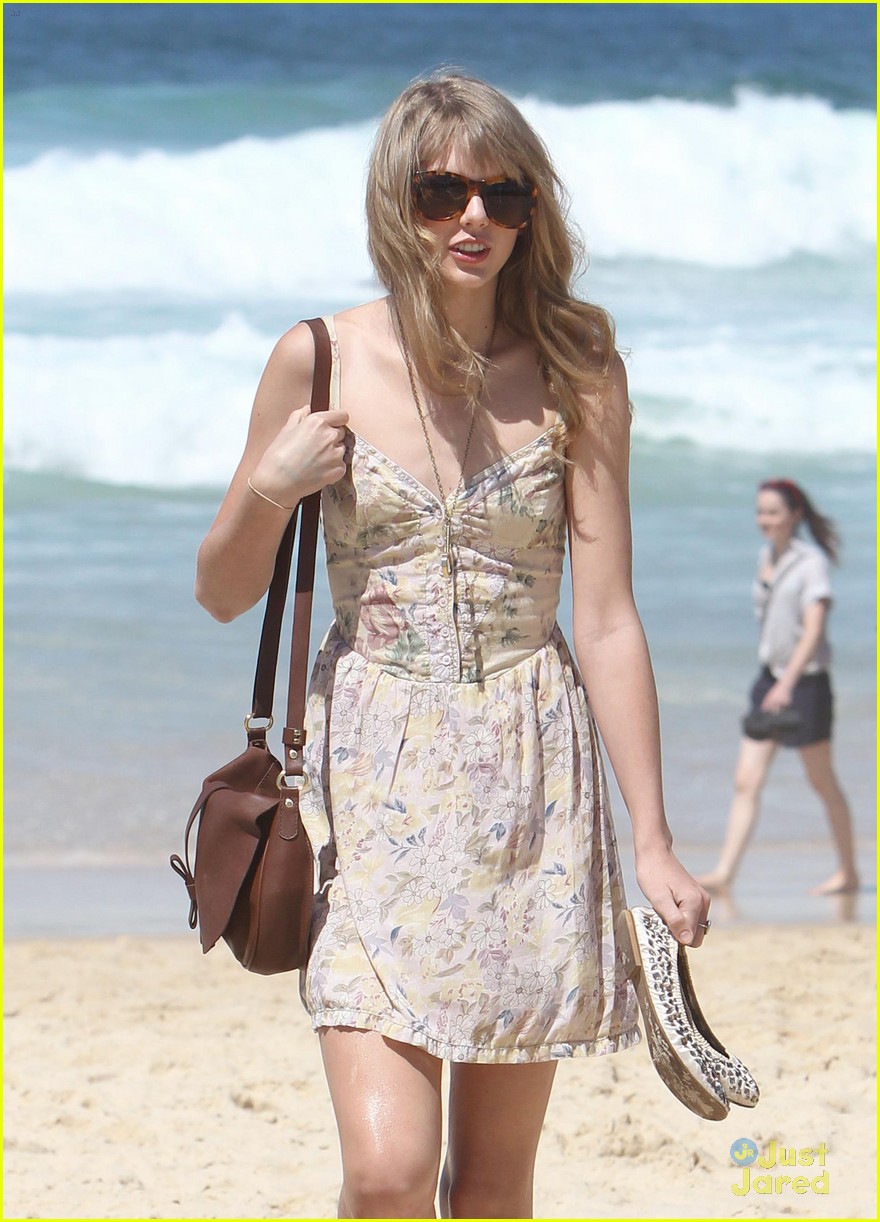 Taylor Swift: Bondi Beach with Brother Austin! | Photo 463477 - Photo ...