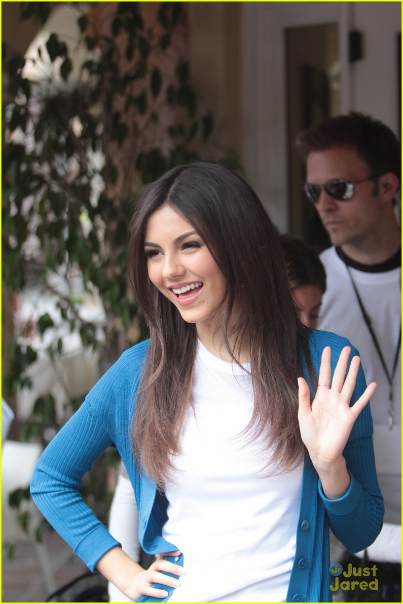 Full Sized Photo of victoria justice extra grove 15 | Victoria Justice ...
