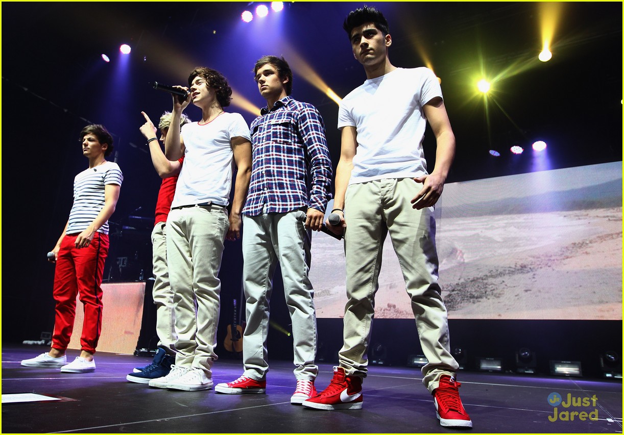 Full Sized Photo of one direction auckland concert 08 | One Direction ...
