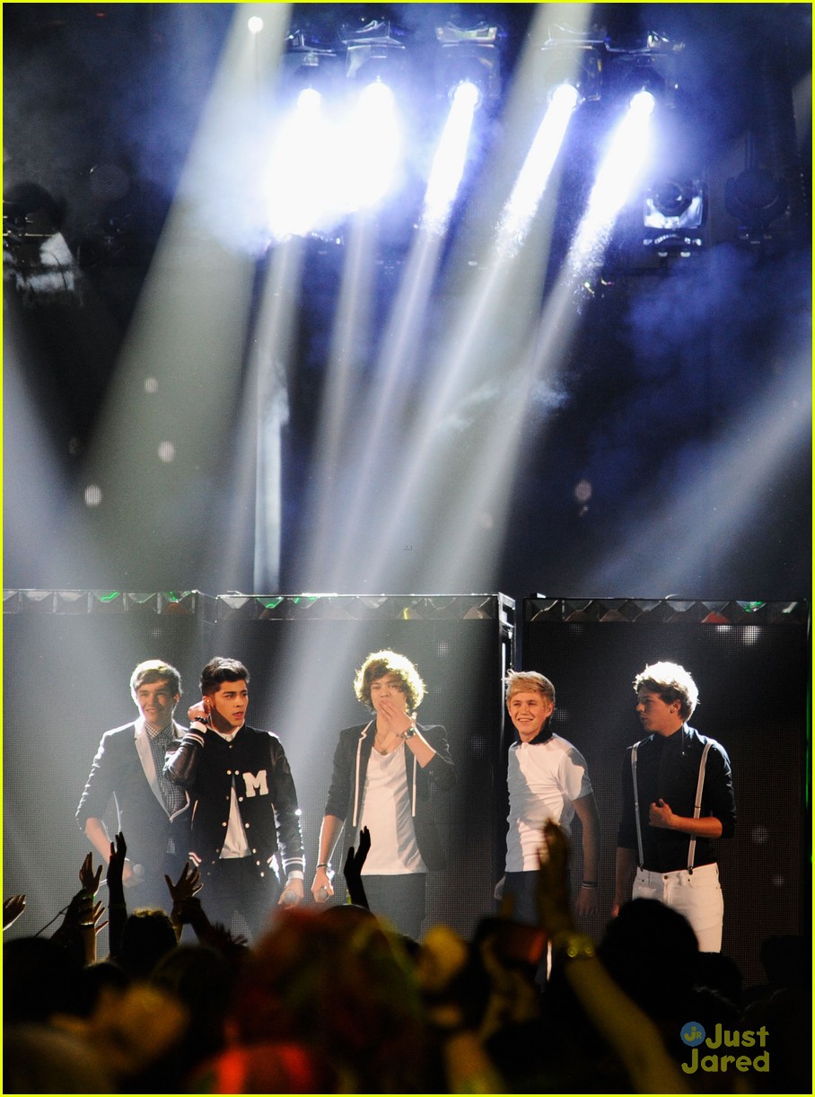 One Direction: Kids Choice Awards 2012 Performance WATCH NOW | Photo ...
