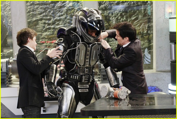Lab Rats: Exoskeleton Attacks! | Photo 470615 - Photo Gallery | Just ...