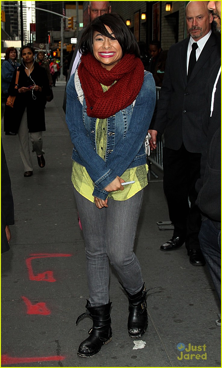 Raven Symone Signs in NYC | Photo 470338 - Photo Gallery | Just Jared Jr.