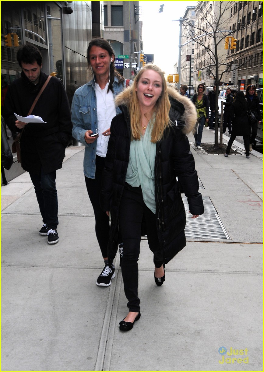 AnnaSophia Robb Runs in the Rain | Photo 467289 - Photo Gallery | Just ...