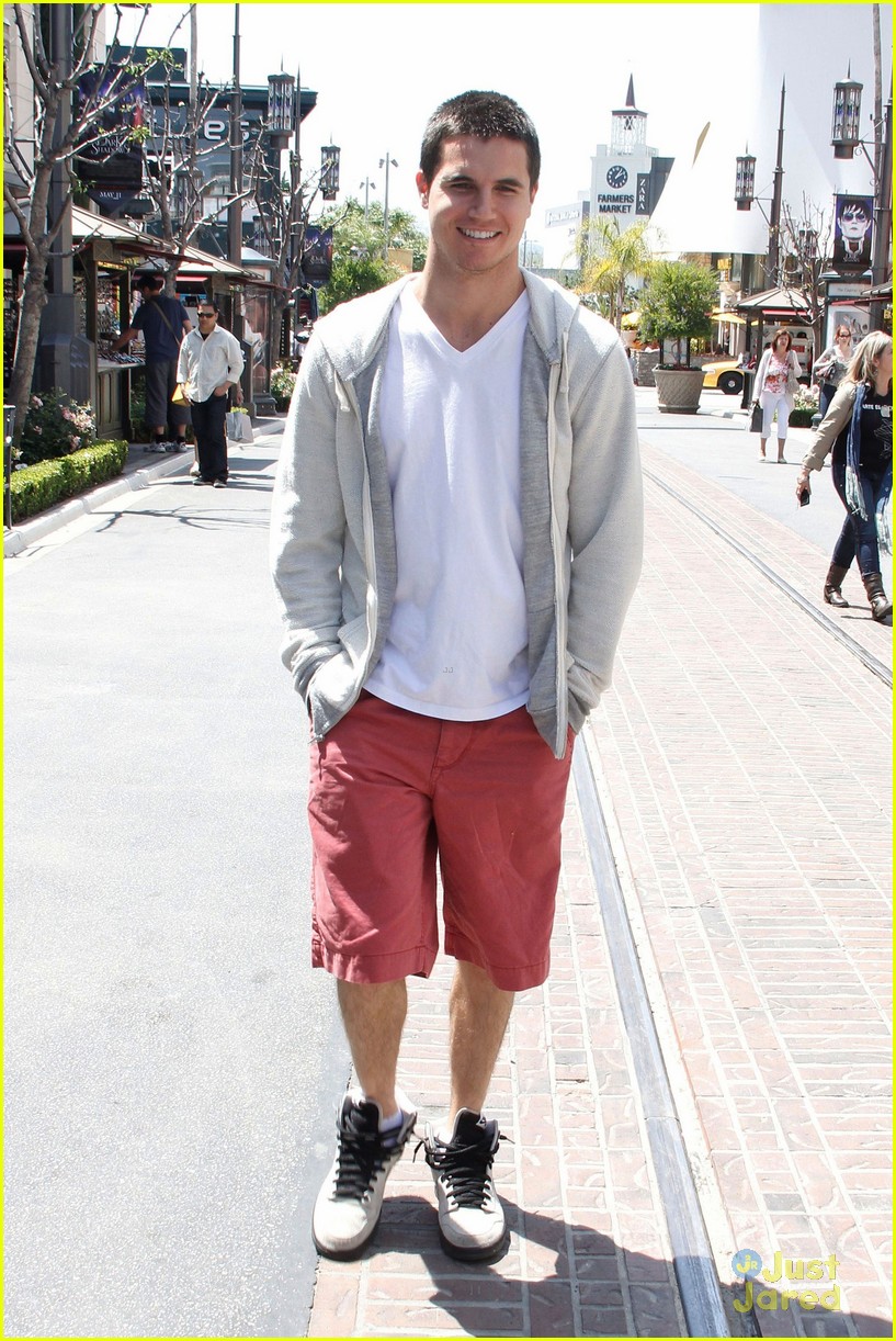 Robbie Amell: Guy at the Grove | Photo 470665 - Photo Gallery | Just ...