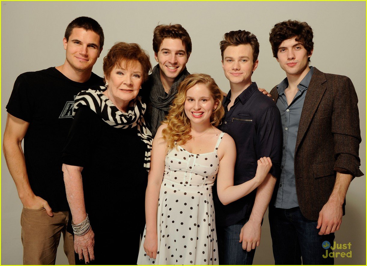 Robbie Amell & Italia Ricci: 'Struck By Lightning' Premiere Pair ...