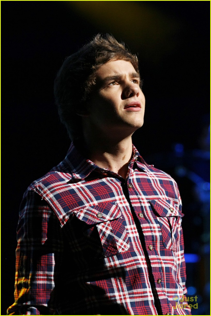 Full Sized Photo of one direction beacon nyc 18 | One Direction: Live ...