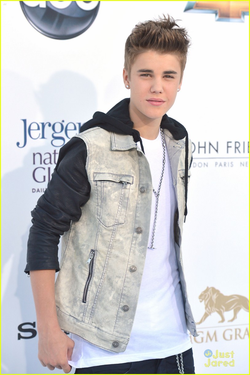 Justin Bieber WINS Social Artist of the Year at Billboard Music Awards ...