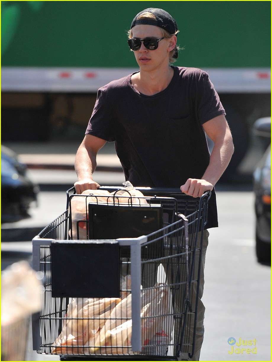 Austin Butler Grabs Groceries | Photo 474039 - Photo Gallery | Just ...