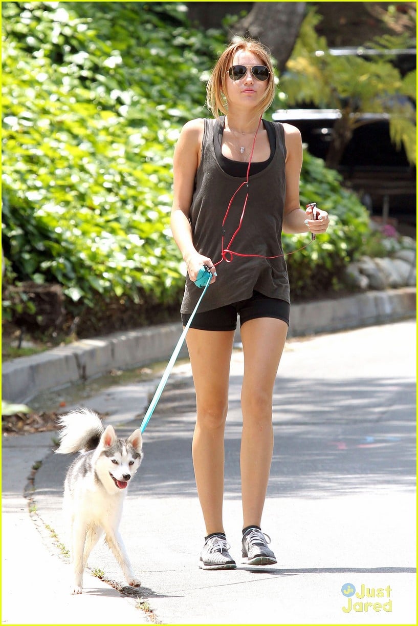 Miley Cyrus: Monday Pilates Session | Photo 470851 - Photo Gallery ...