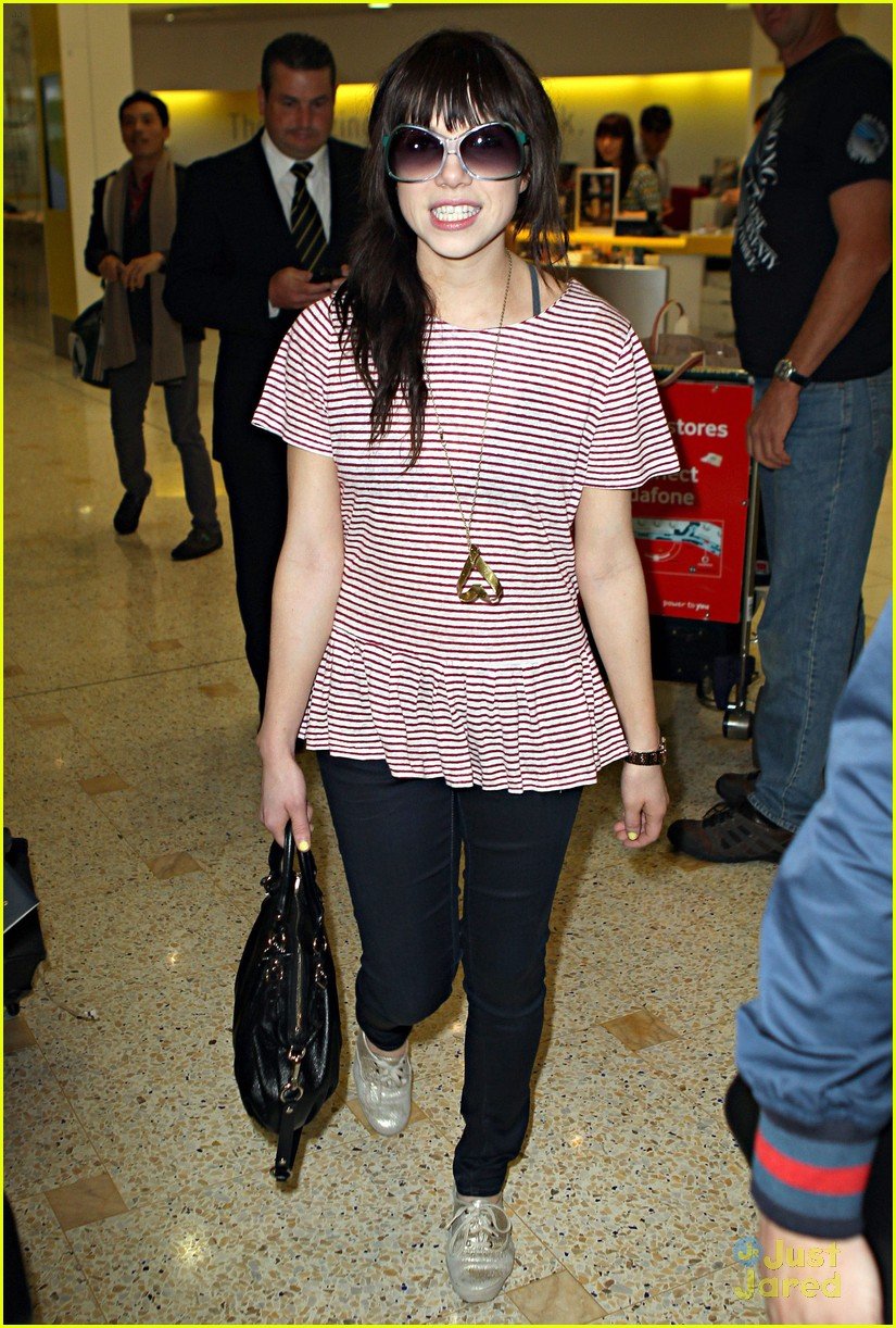Carly Rae Jepsen: Smiles in Sydney | Photo 470760 - Photo Gallery ...