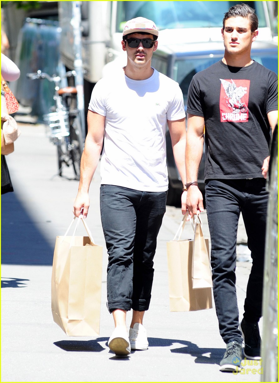 Joe Jonas: Cole Haan Shoe Shopper | Photo 473255 - Photo Gallery | Just ...