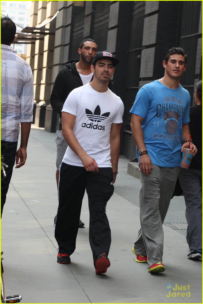 Joe Jonas: Cole Haan Shoe Shopper | Photo 473258 - Photo Gallery | Just ...