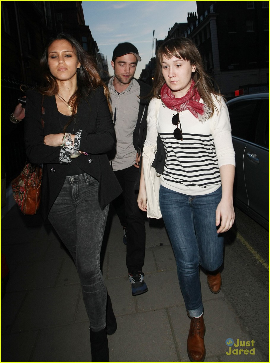 Robert Pattinson: Claridge's Birthday Celebration | Photo 472705 ...