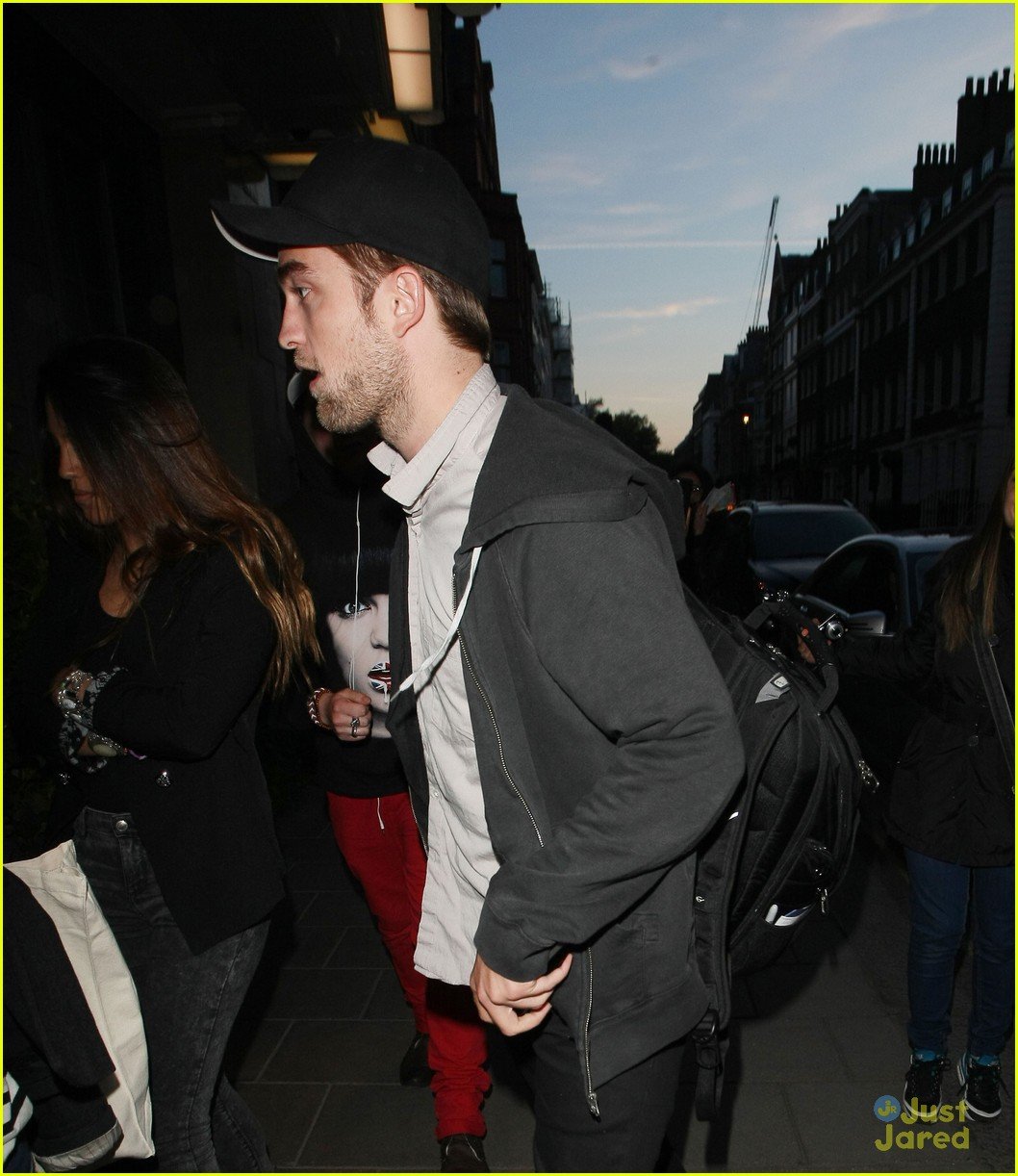 Robert Pattinson: Claridge's Birthday Celebration | Photo 472711 ...
