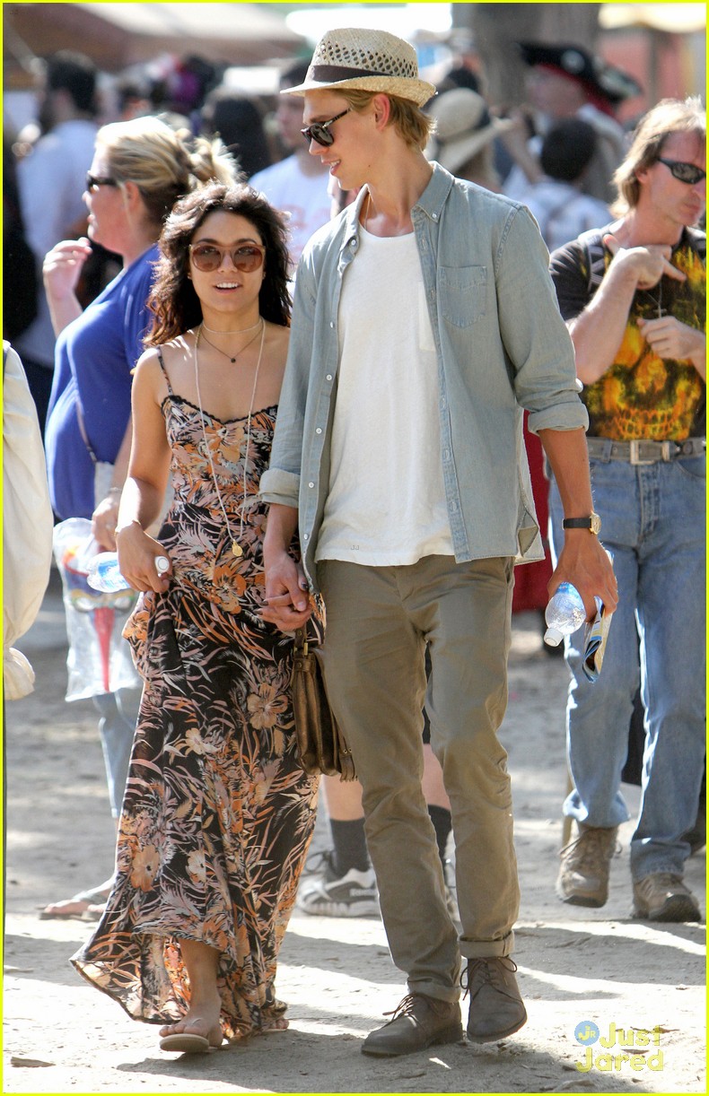 Vanessa Hudgens: Renaissance Pleasure Faire with Austin Butler | Photo ...