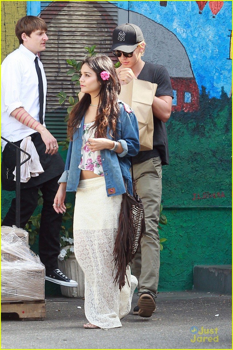 Vanessa Hudgens: Botanical Besos with Austin Butler | Photo 471474 ...