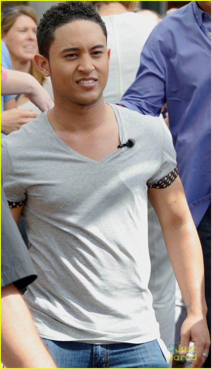 Jean-Luc Bilodeau: Baby Daddy 'Extra'! | Photo 477094 - Photo Gallery ...