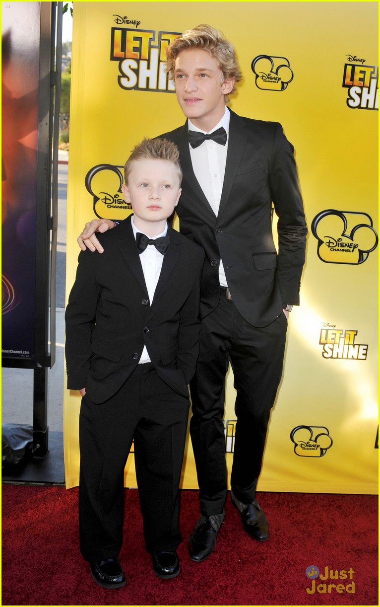 Cody Simpson & Calum Worthy: 'Let It Shine' Premiere | Photo 476256 ...