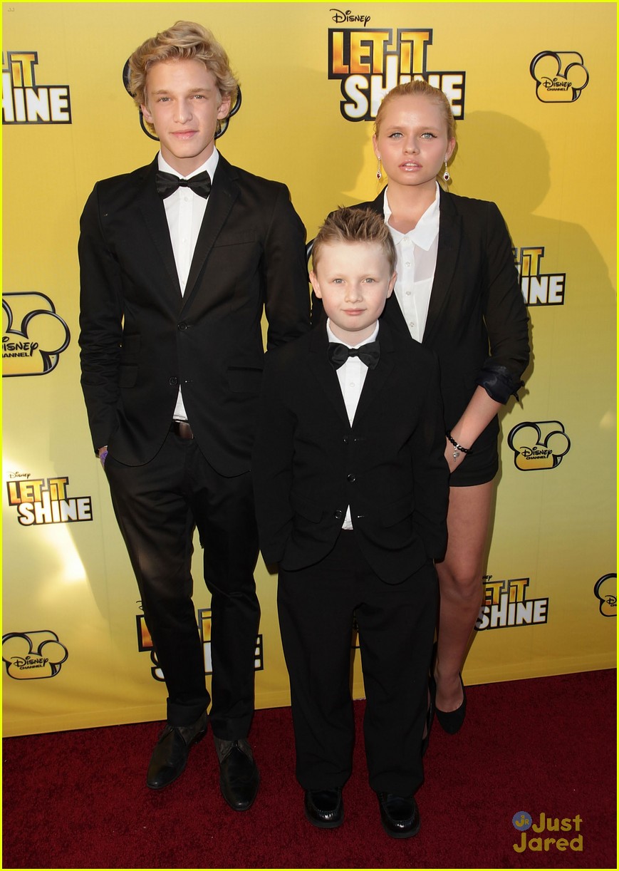 Cody Simpson & Calum Worthy: 'Let It Shine' Premiere | Photo 476264 ...