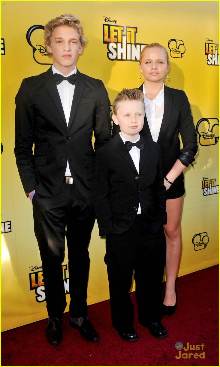 Cody Simpson & Calum Worthy: 'Let It Shine' Premiere | Photo 476270 ...