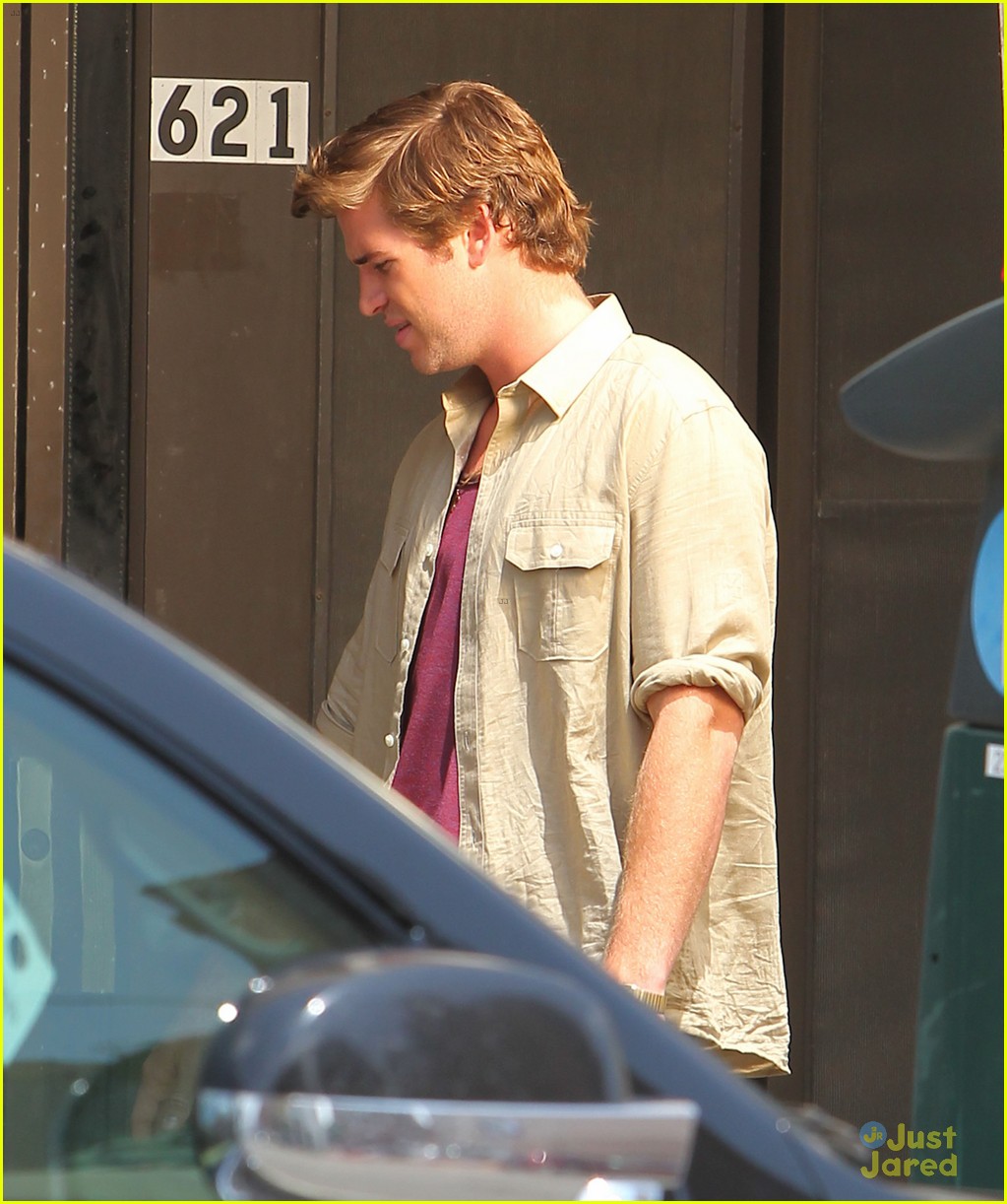 Liam Hemsworth: Filming Day on 'Empire State' | Photo 477118 - Photo ...