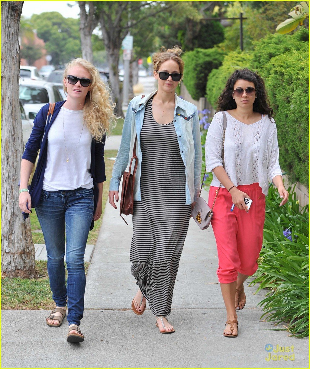 Full Sized Photo of jennifer lawrence friends lunch 01 | Jennifer ...