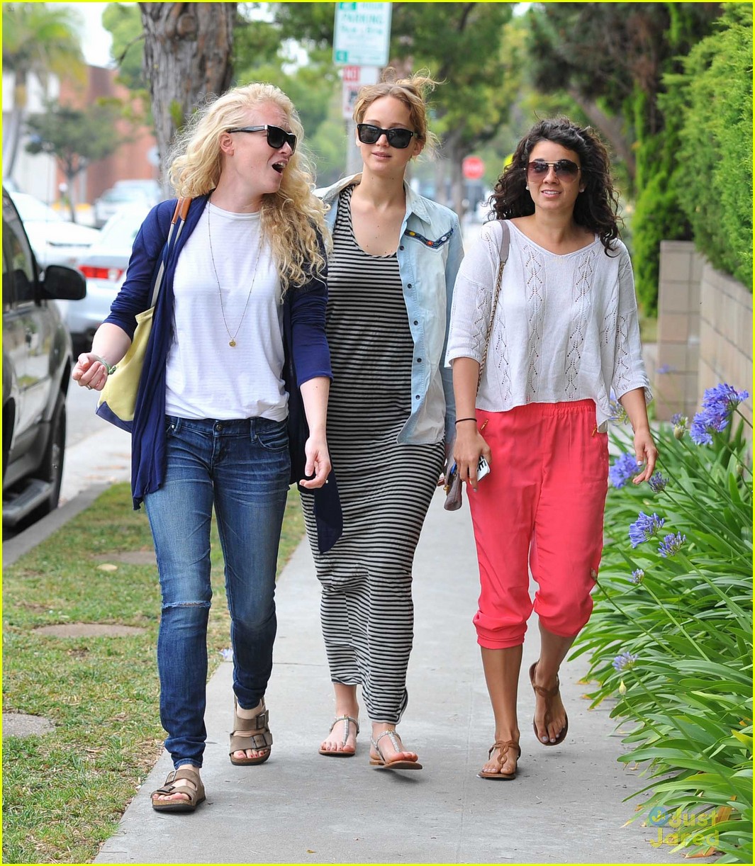 Full Sized Photo of jennifer lawrence friends lunch 09 | Jennifer ...