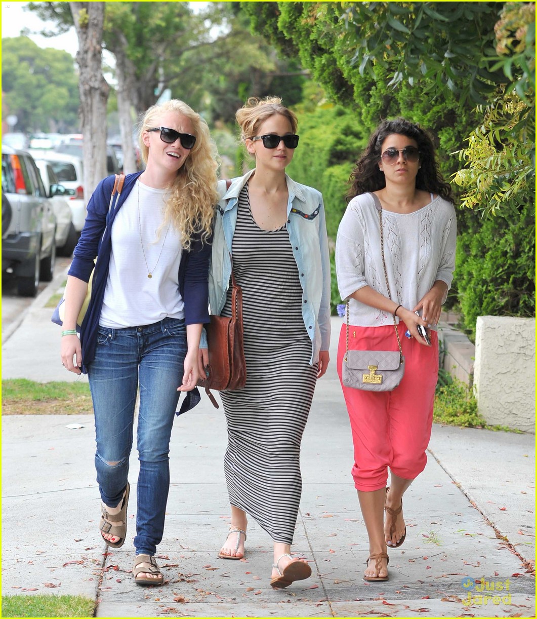 Full Sized Photo of jennifer lawrence friends lunch 10 | Jennifer ...