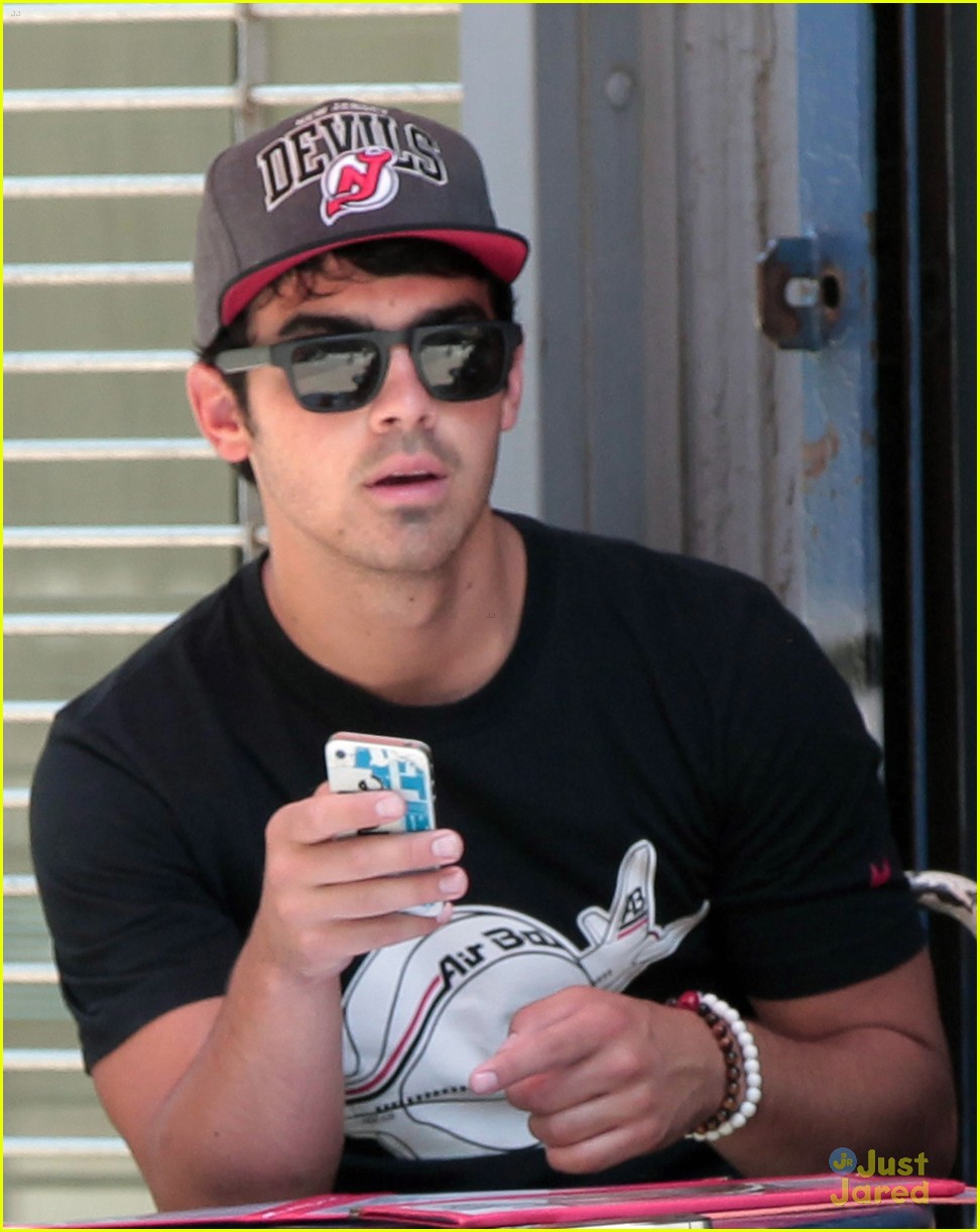 Joe Jonas: Girl Scouts Concert Tomorrow Night! | Photo 478613 - Photo ...