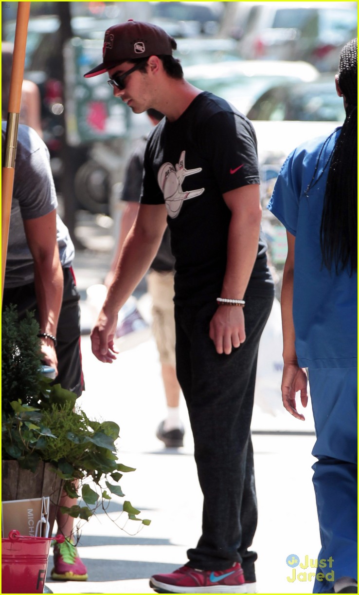 Joe Jonas: Girl Scouts Concert Tomorrow Night! | Photo 478614 - Photo ...