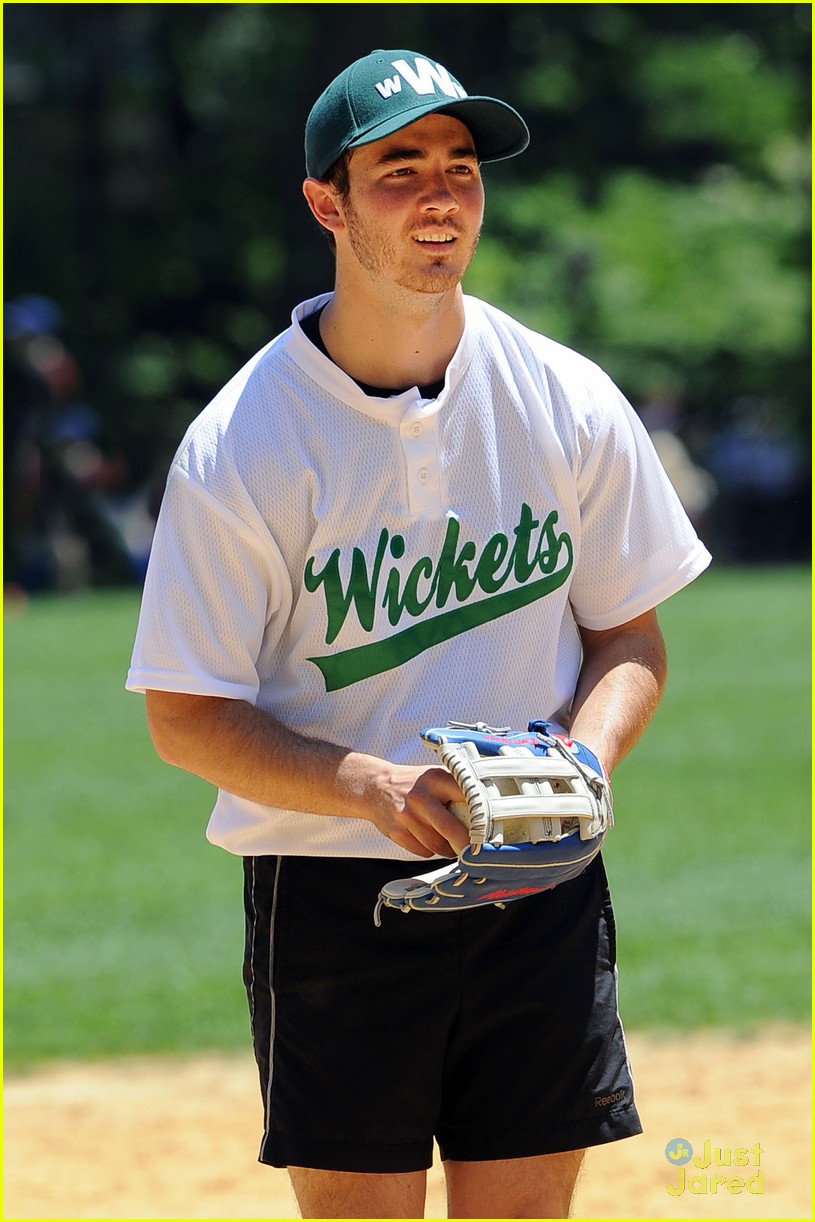 Nick & Kevin Jonas: Baseball For Broadway | Photo 475310 - Photo ...