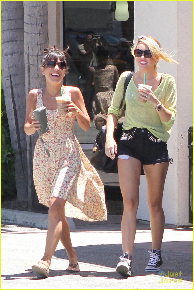 Miley Cyrus: Smiley At Starbucks | Photo 479003 - Photo Gallery | Just ...
