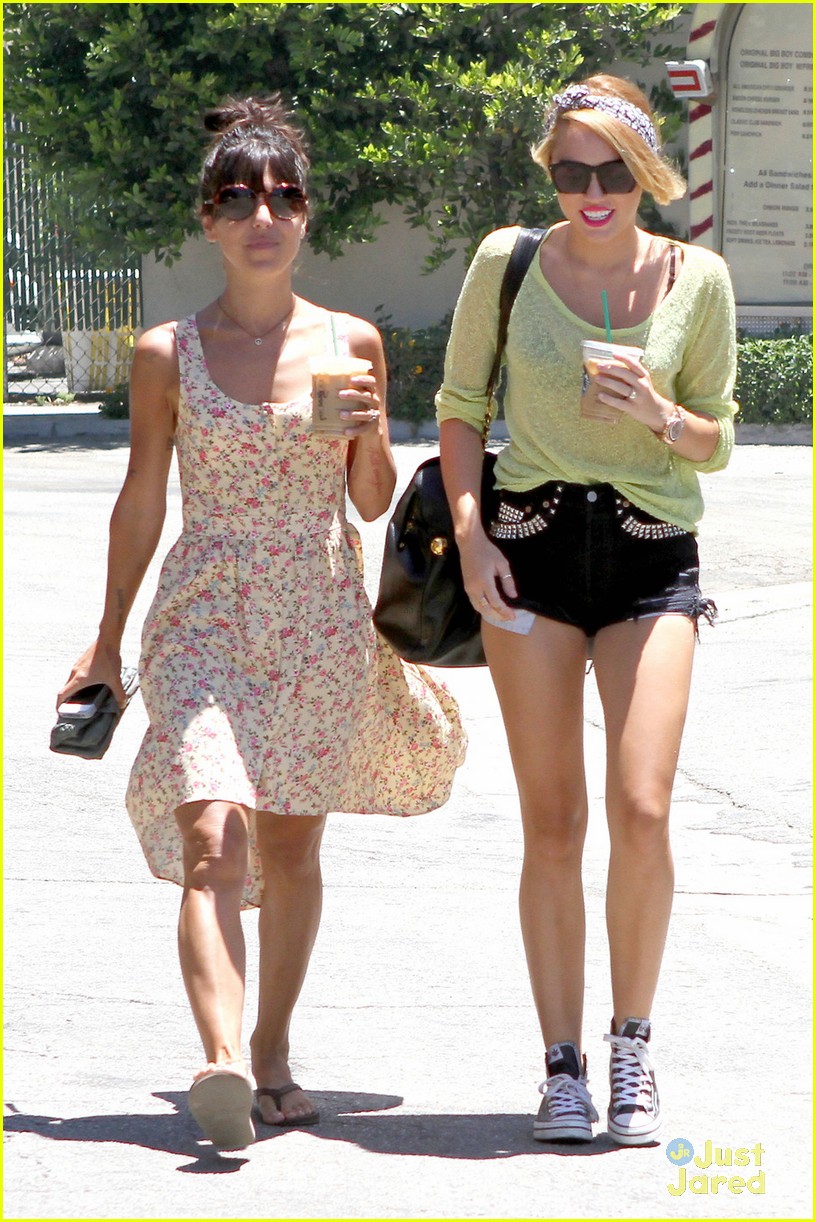 Miley Cyrus: Smiley At Starbucks | Photo 479006 - Photo Gallery | Just ...