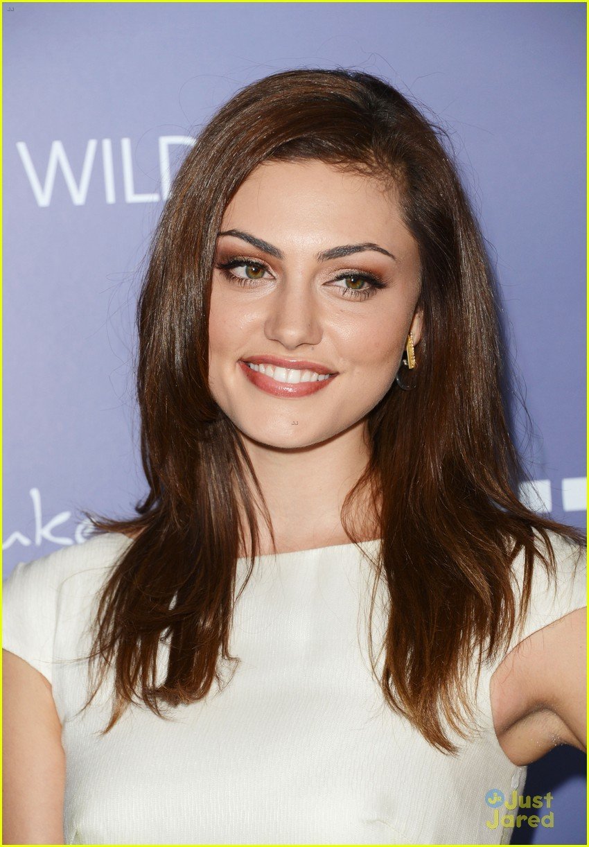 Full Sized Photo of tonkin aussie 04 | Phoebe Tonkin: All Smiles At ...