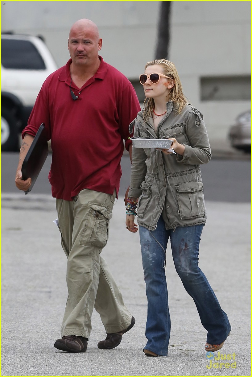 Abigail Breslin: Back On Set After Halle Berry's On Set Head Injury ...