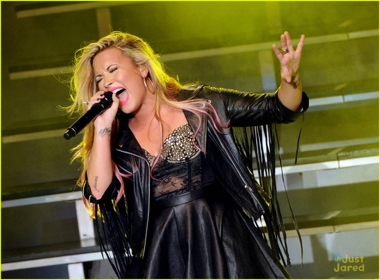 Demi Lovato Goes To The Greek | Photo 482970 - Photo Gallery | Just ...