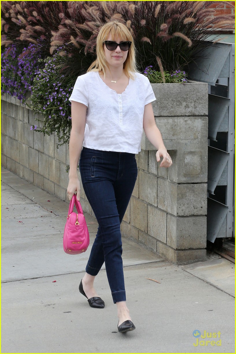 Emma Roberts: Pink Purse at the Pump | Photo 481770 - Photo Gallery ...