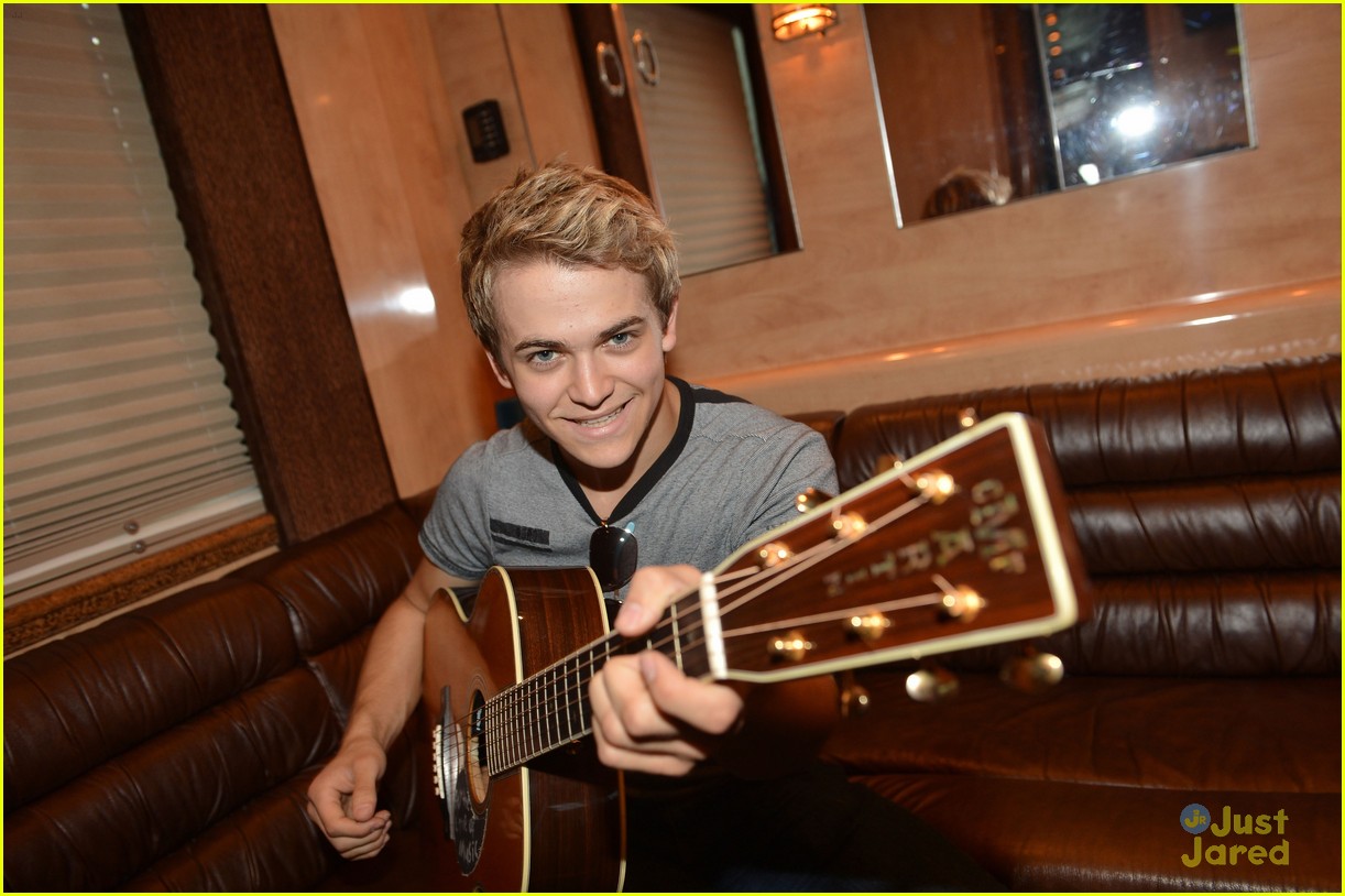 Hunter Hayes To Sing National Anthem on Birthday! | Photo 485276 ...