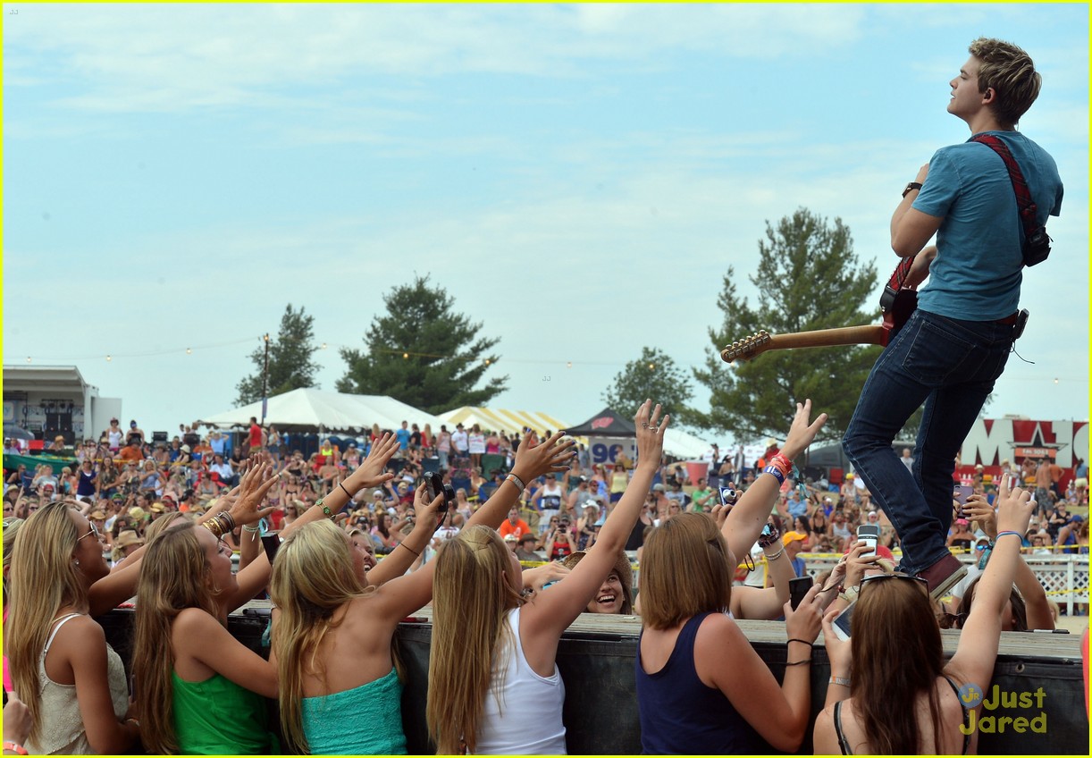 Hunter Hayes To Sing National Anthem on Birthday! | Photo 485280 ...