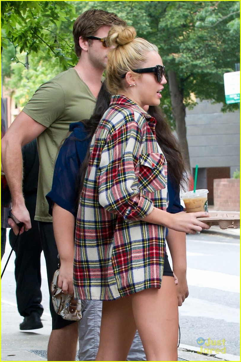 Miley Cyrus & Liam Hemsworth: Coffee Couple | Photo 485088 - Photo ...