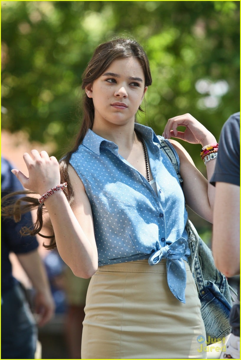 Full Sized Photo Of Hailee Steinfeld 006 Wenn5875692 Hailee Steinfeld