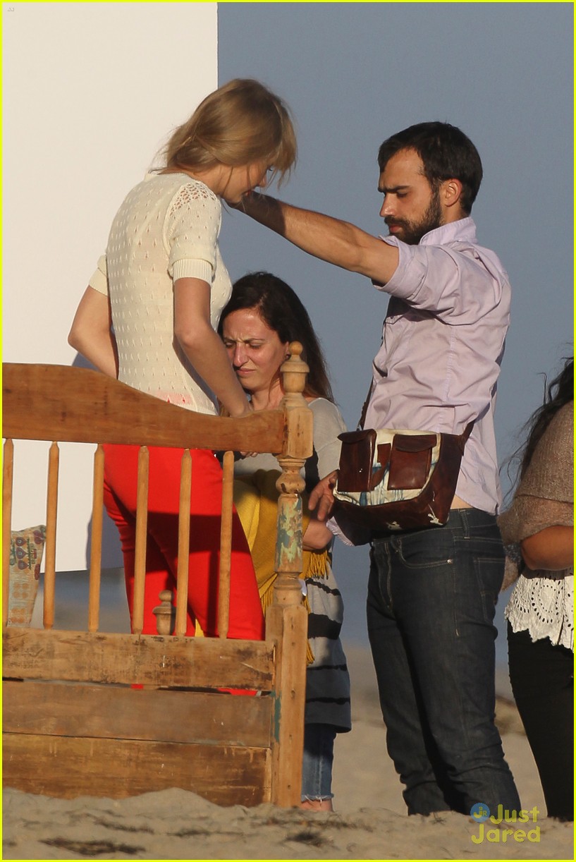 Full Sized Photo of taylor swift beach shoot 10 | Taylor Swift: Beach ...