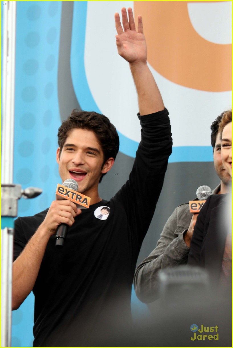 Full Sized Photo of teen wolf red carpet 07 | Teen Wolf: Comic-Con ...