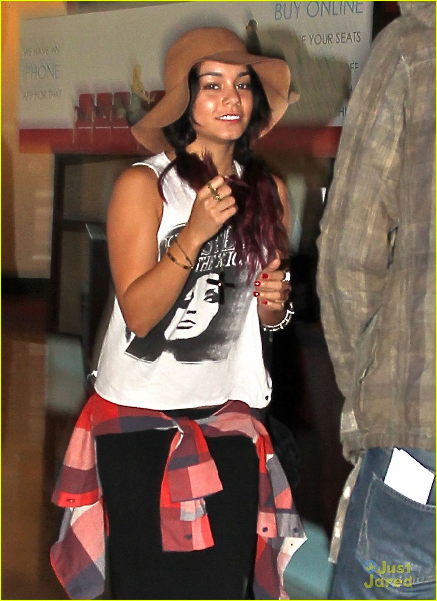 Vanessa Hudgens & Austin Butler: 'Dark Knight Rises' Date | Photo ... Vanessa Hudgens & Austin Butler: 'Dark Knight Rises' Date | Photo ...