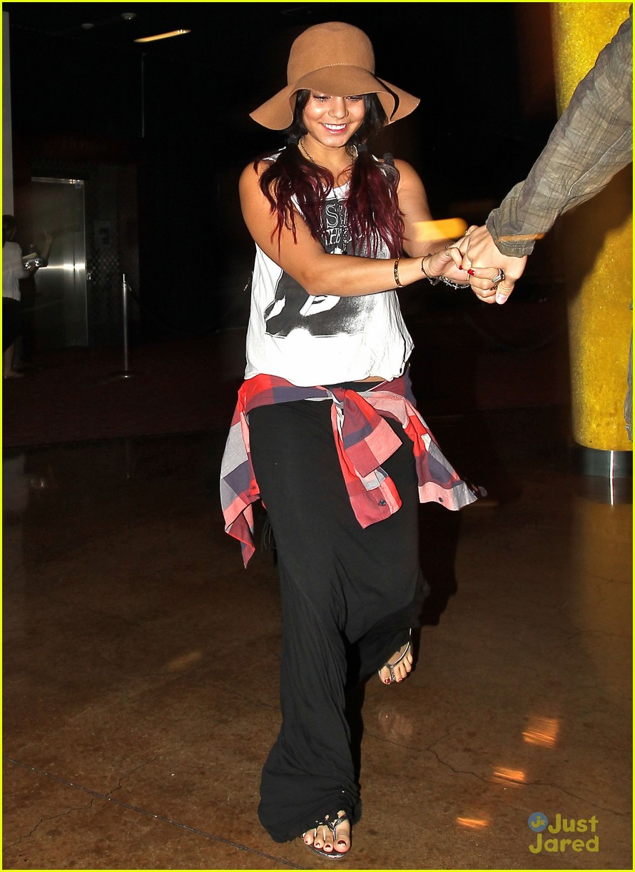 Vanessa Hudgens & Austin Butler: 'Dark Knight Rises' Date | Photo ... Vanessa Hudgens & Austin Butler: 'Dark Knight Rises' Date | Photo ...
