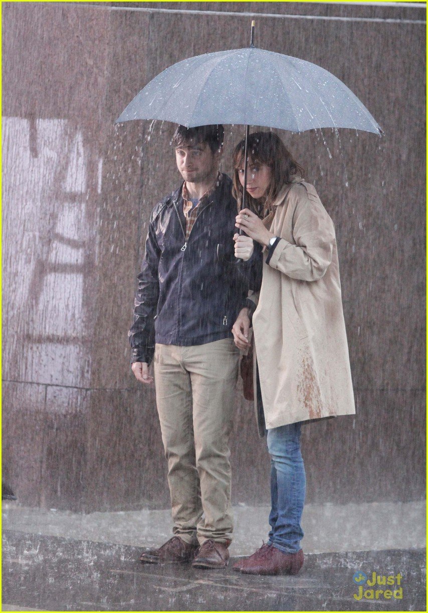 Daniel Radcliffe: Under An Umbrella with Zoe Kazan | Photo 488848 ...